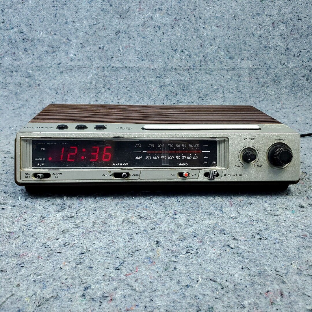 Magnavox 479/44 Radio Alarm Clock Wood Grain Digital Retro Vintage 1980 ...