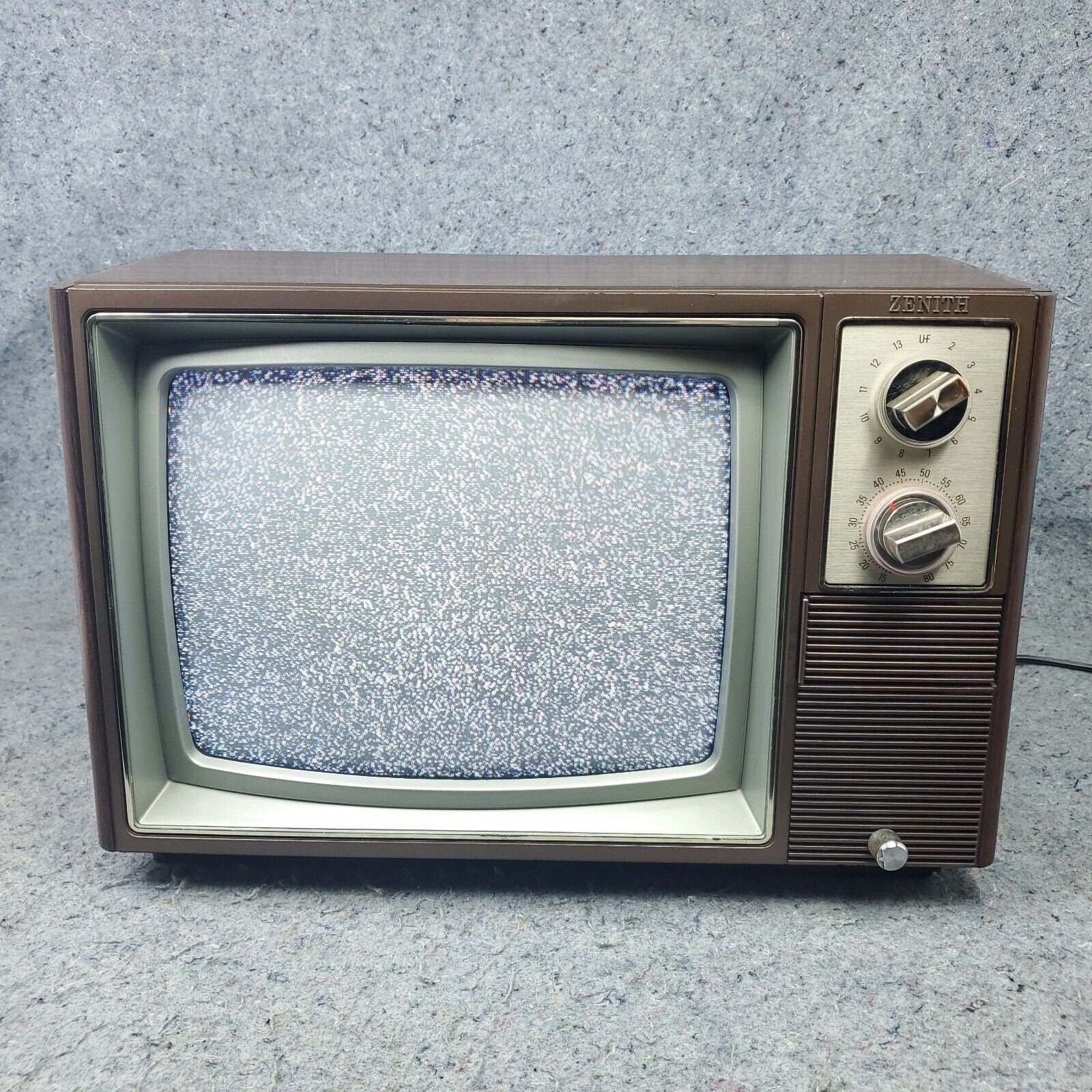 Vintage Zenith CRT TV 1980's Wood Grain Flip Knob Color Television ...