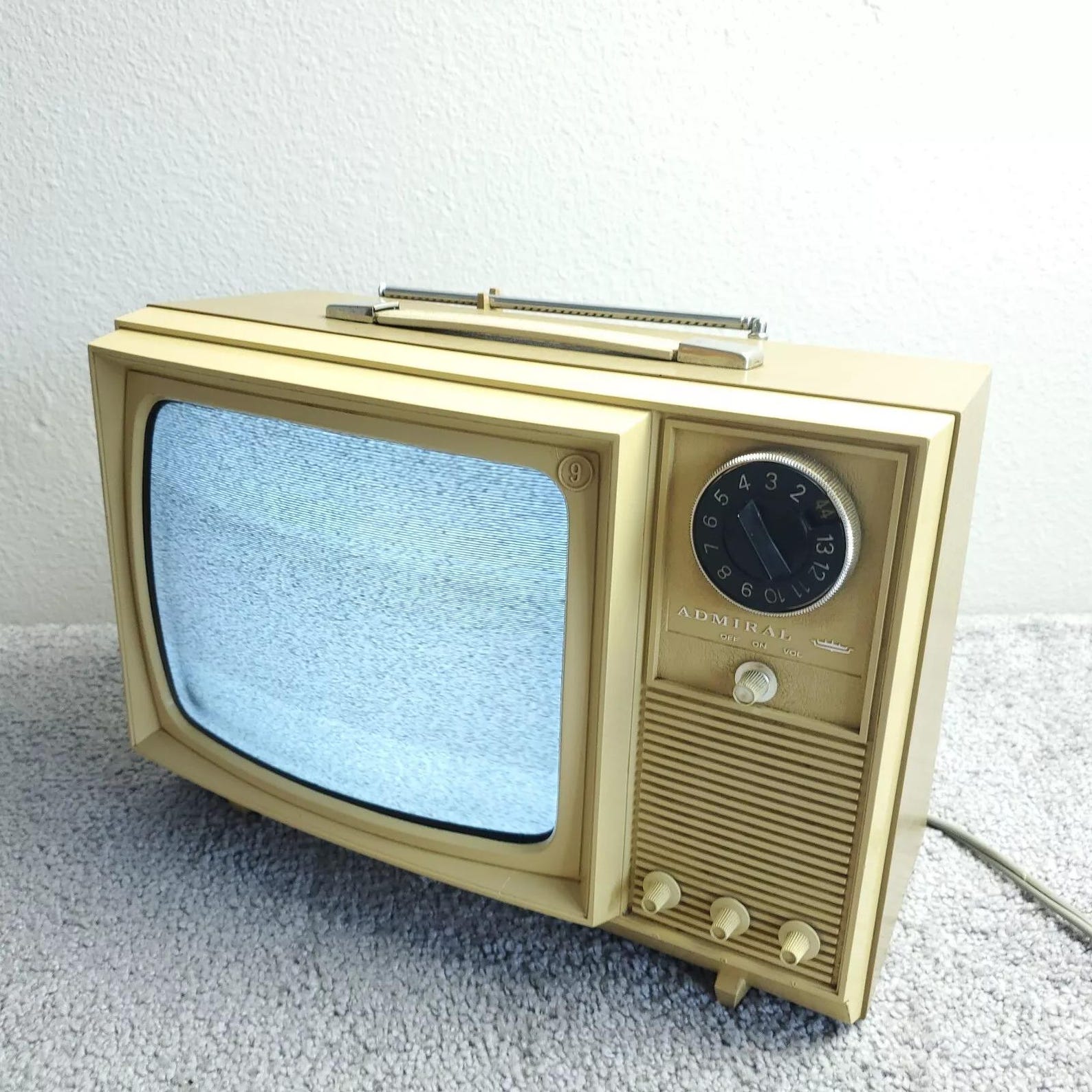 Vintage Admiral CRT TV Flip Knob Tube Television B&W Portable Retro ...