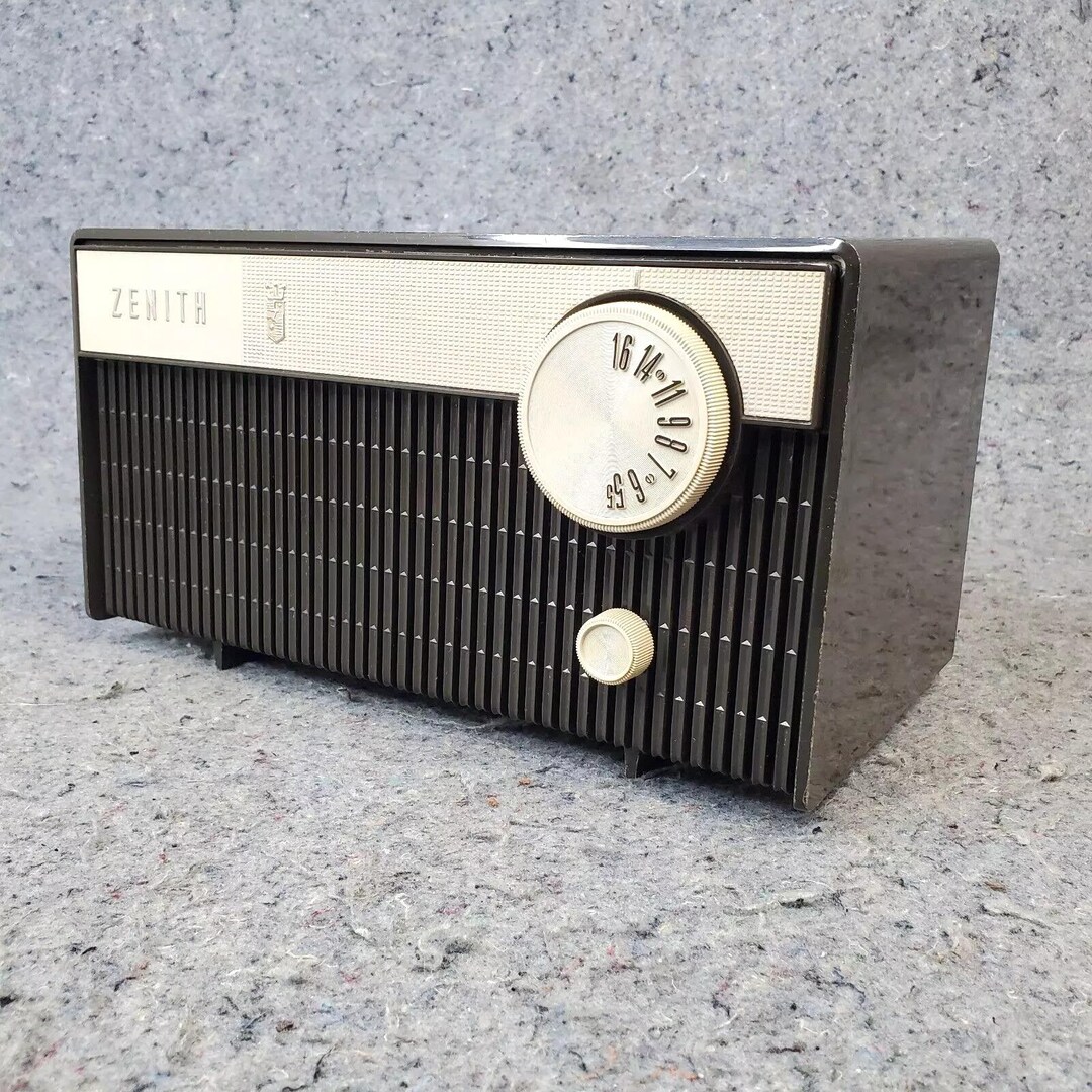Vintage Zenith Tube Radio AM 1960's MCM Model J506C Black Tabletop ...