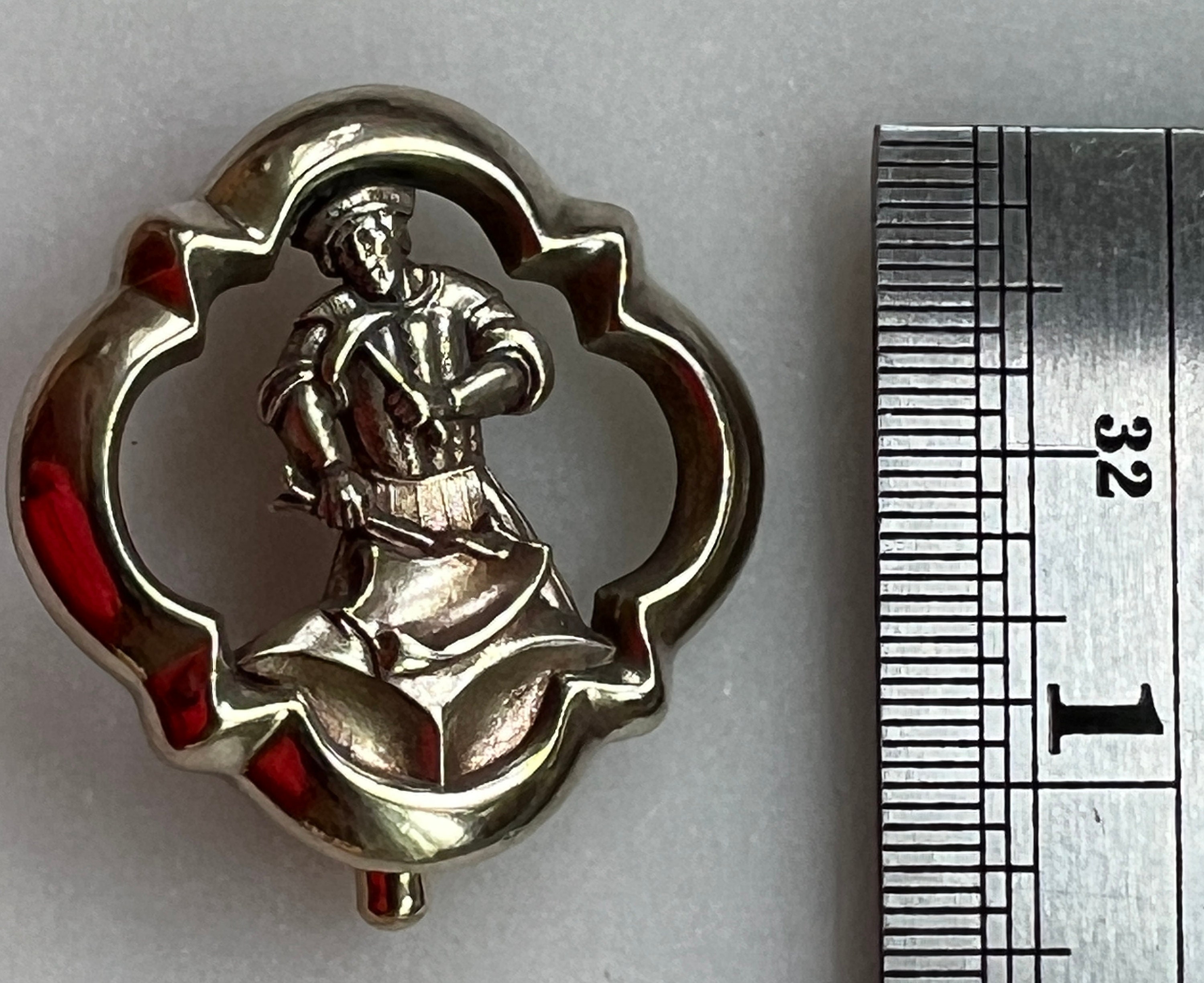 Medieval Armourer Figure Pilgrim's Badge / Pin - HEMA, Rapier, SCA ...