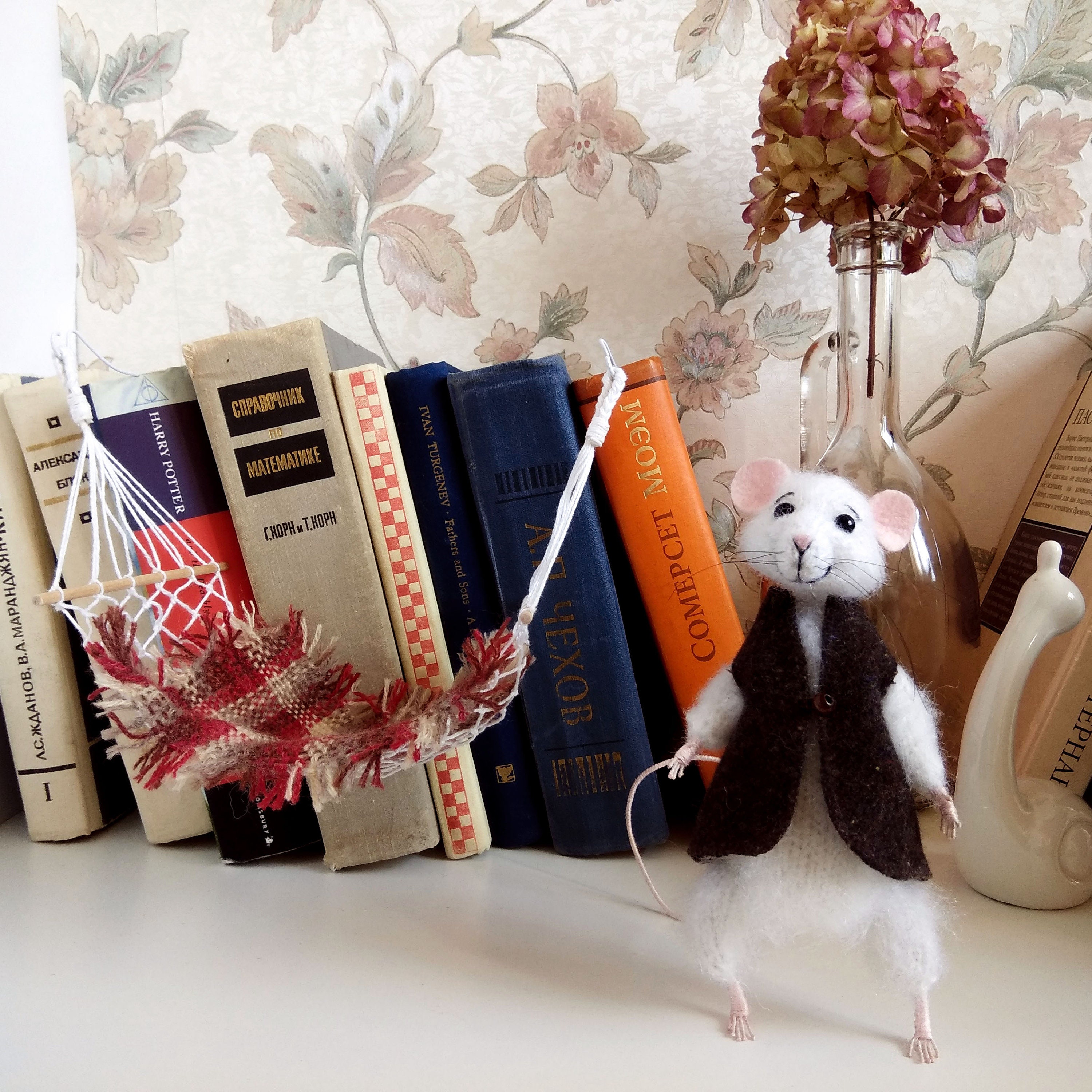 Wool sculpture cute mouse in hammock reading Unique gift | Etsy