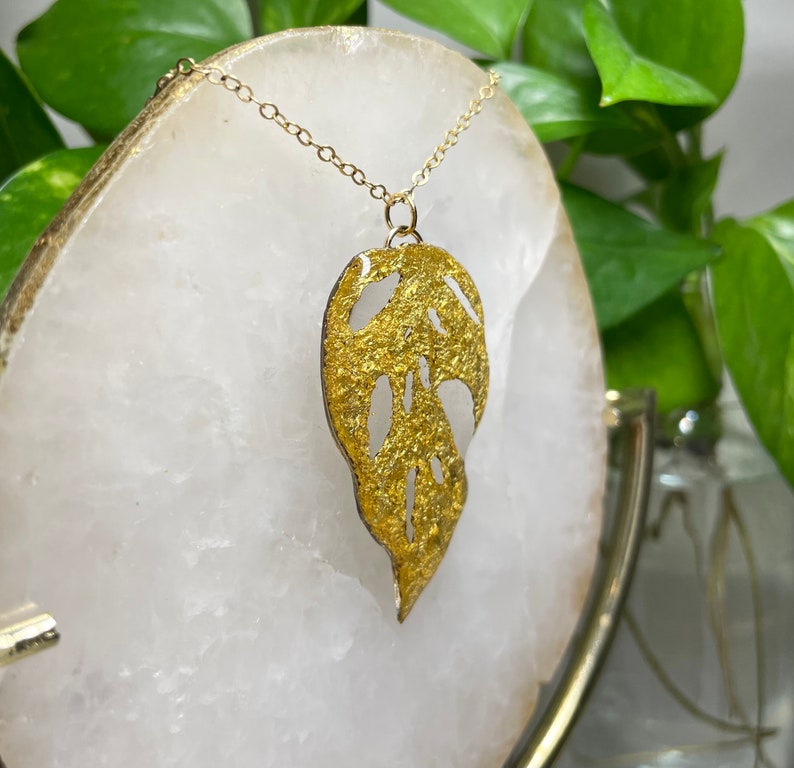 24K Gold Leaf Monstera Leaf Pendant, Resin Jewelry - Etsy
