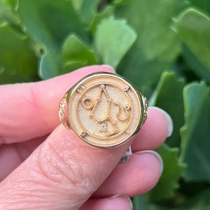 Vintage Leo Signet Ring 14k Yellow Gold and Diamond Horoscope Ring - Etsy