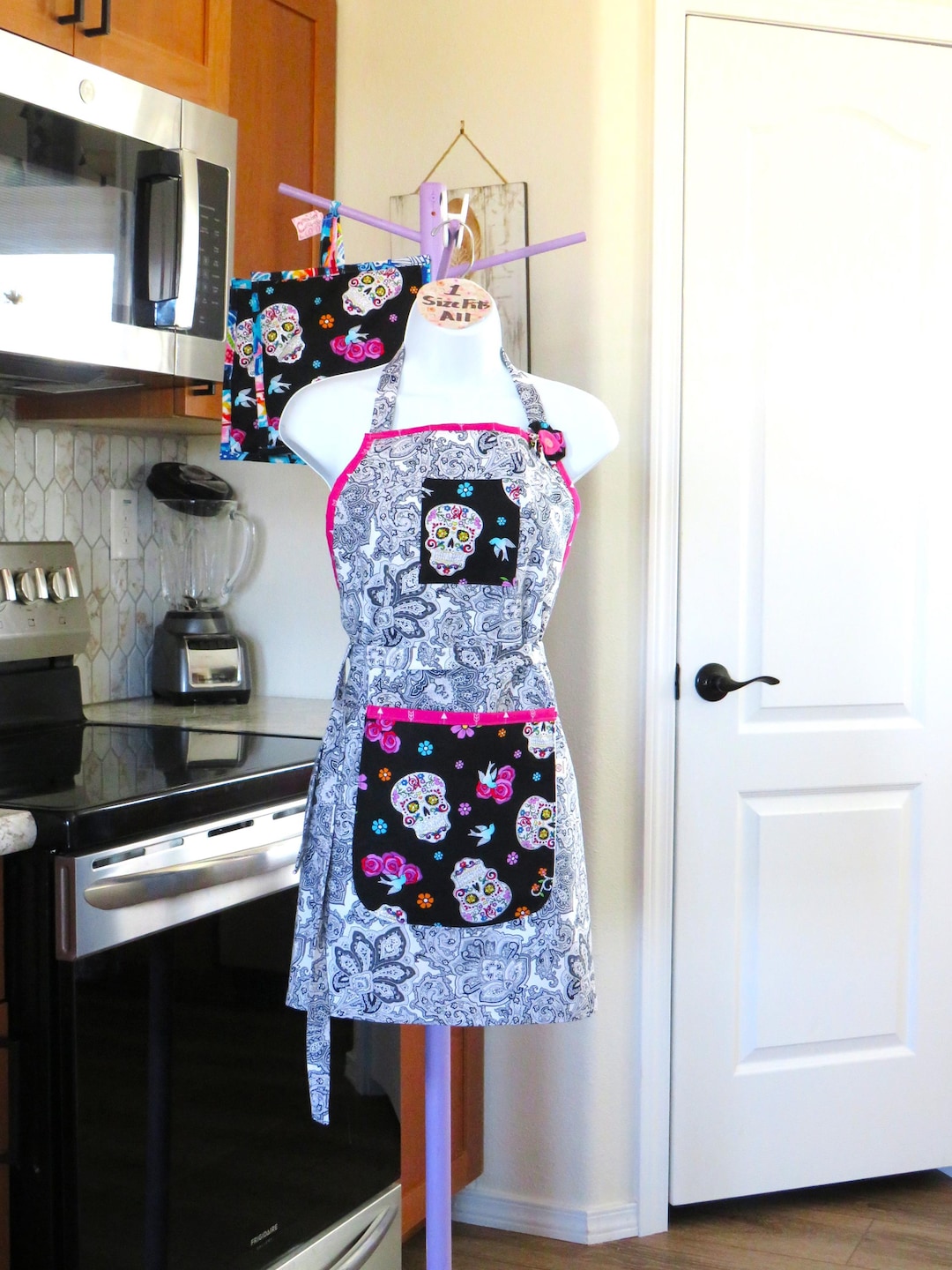 Sugar Skull Apron, Halloween Decor, Day of the Dead, One Size Fits All ...