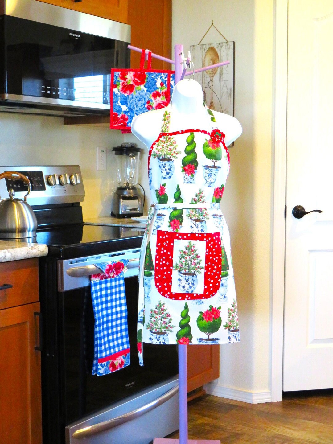Christmas Aprons, Santa Claus Aprons, Christmas Apron, Old World Santa ...