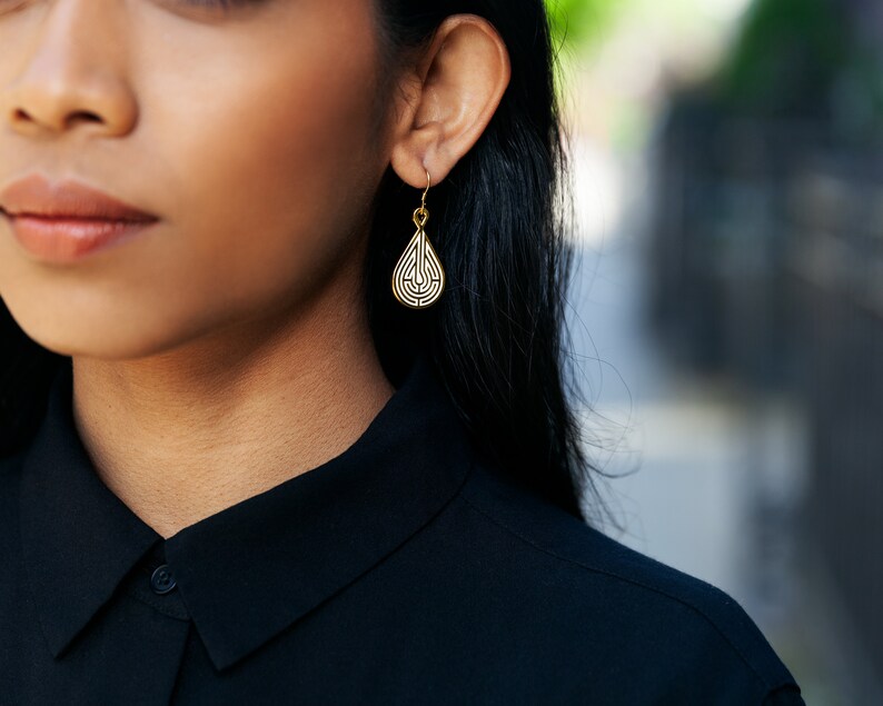 Grace Hopper / Half-nanosecond Earrings - Etsy