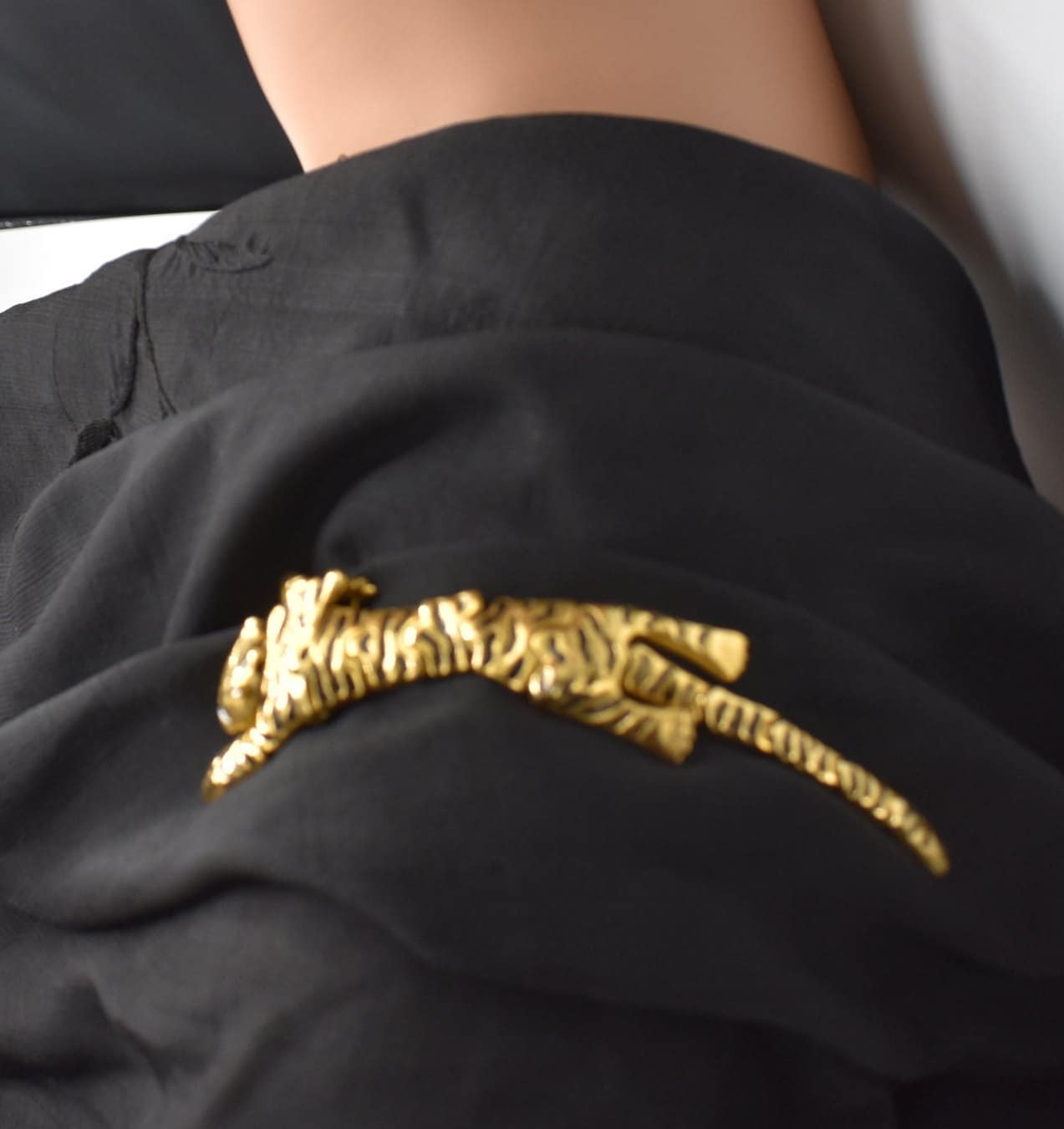 Vintage Tiger Over the Shoulder Brooch Gold Tone Black Enamel With ...