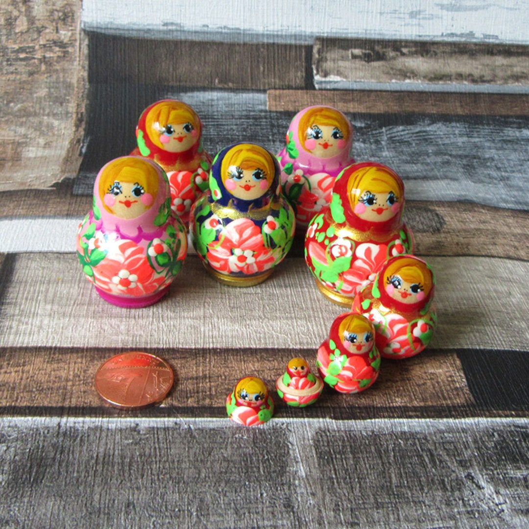 Amazing 5 Piece Tiny Miniature Wooden Nesting Dolls - Matryoshka ...
