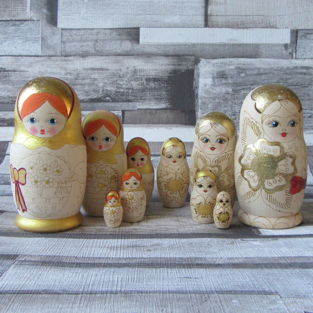 Red and Gold Bow Wooden Nesting Dolls: Traditional Matryoshka Set - Etsy