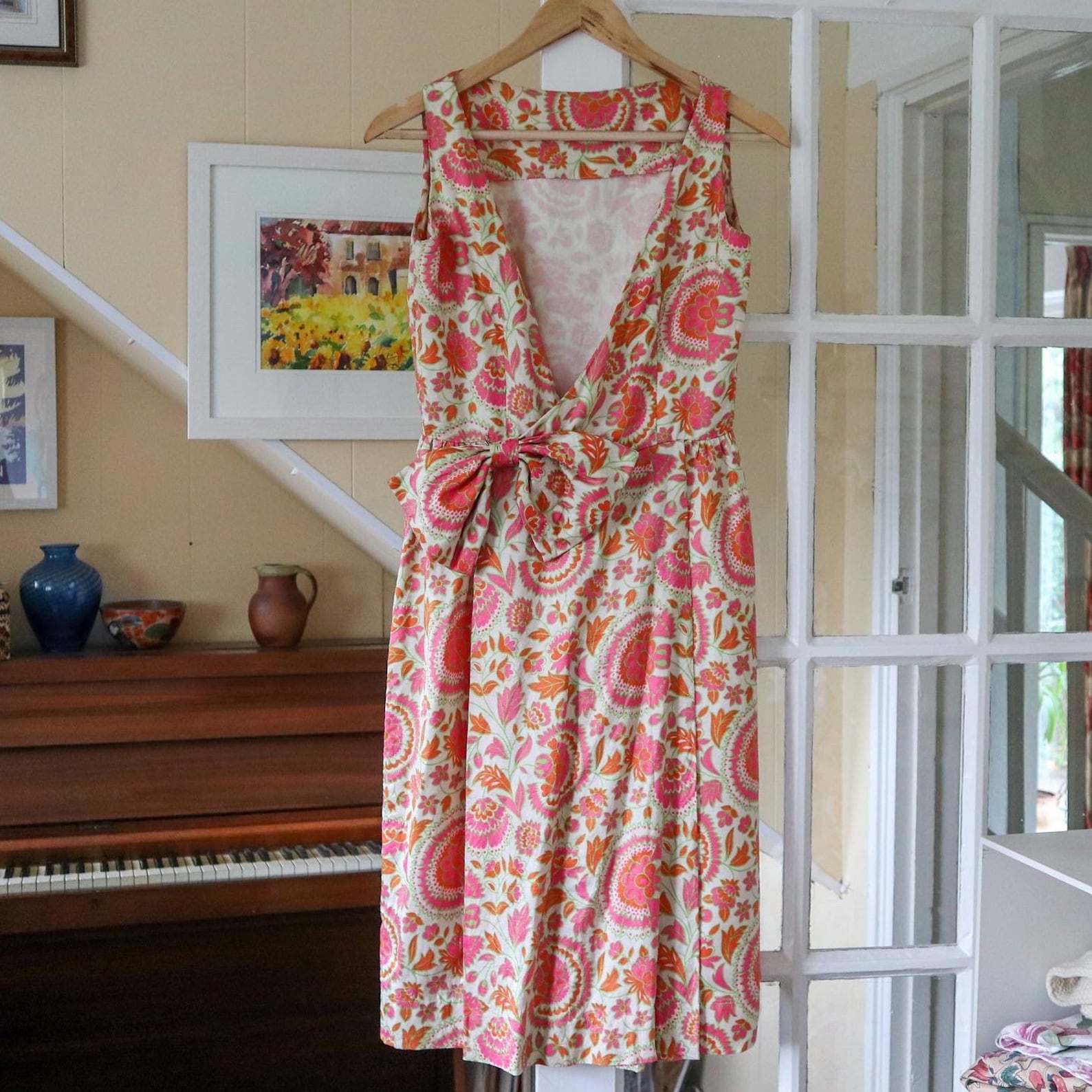 Vintage 1950s/60s Fitted Shift Dress. With V Back and Bow Detail ...