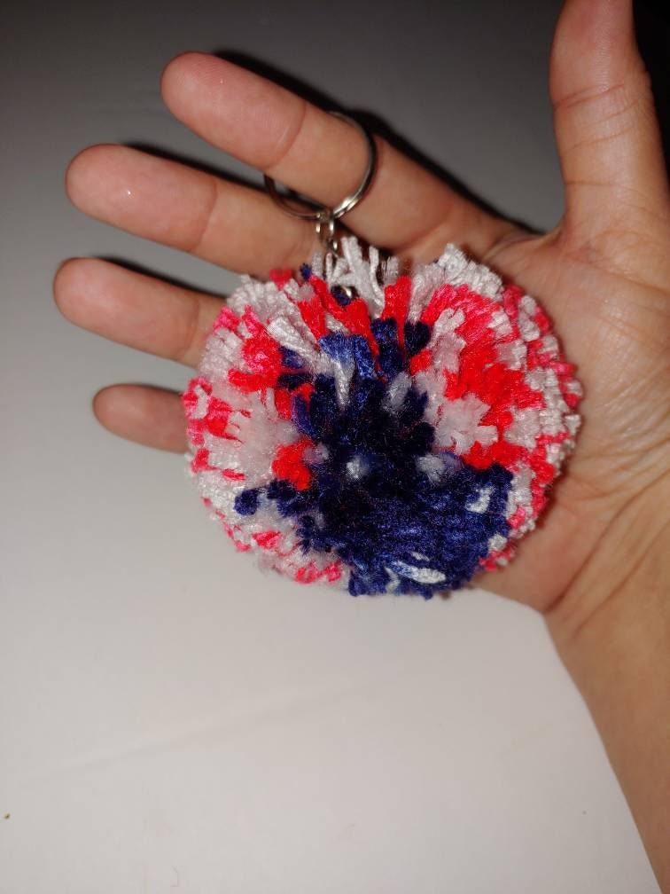 Crochet Keychain. Pompom keychain. Snowman keychain. Snowball - Etsy.de