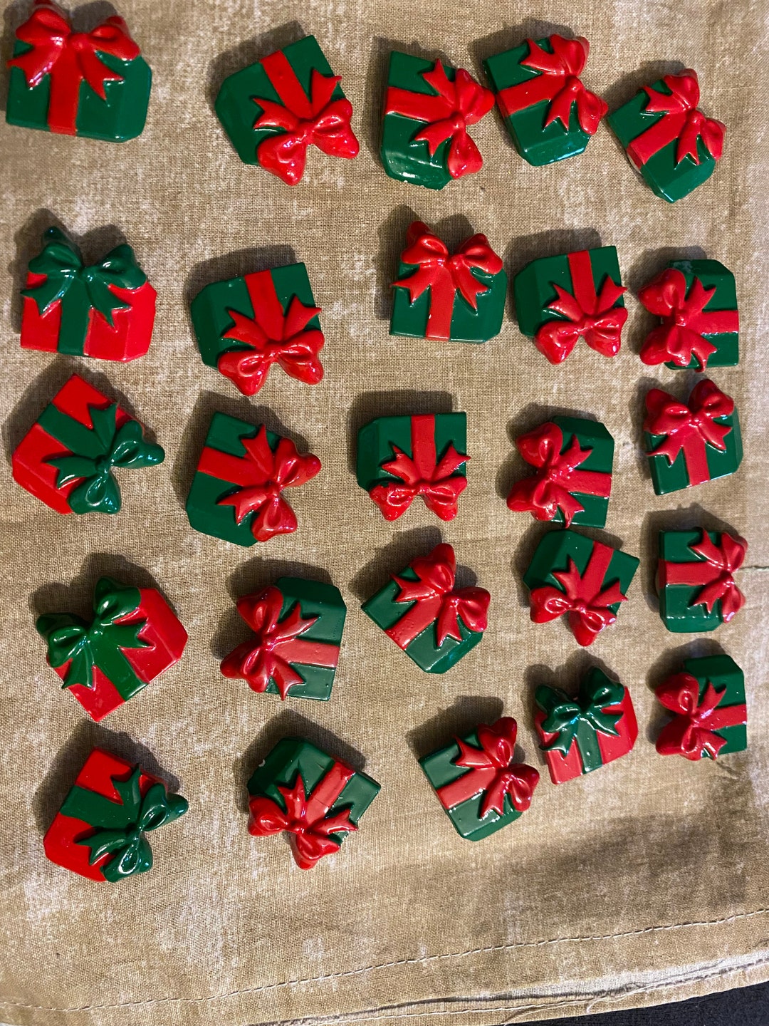 25 Christmas Boxes Button Covers - Etsy