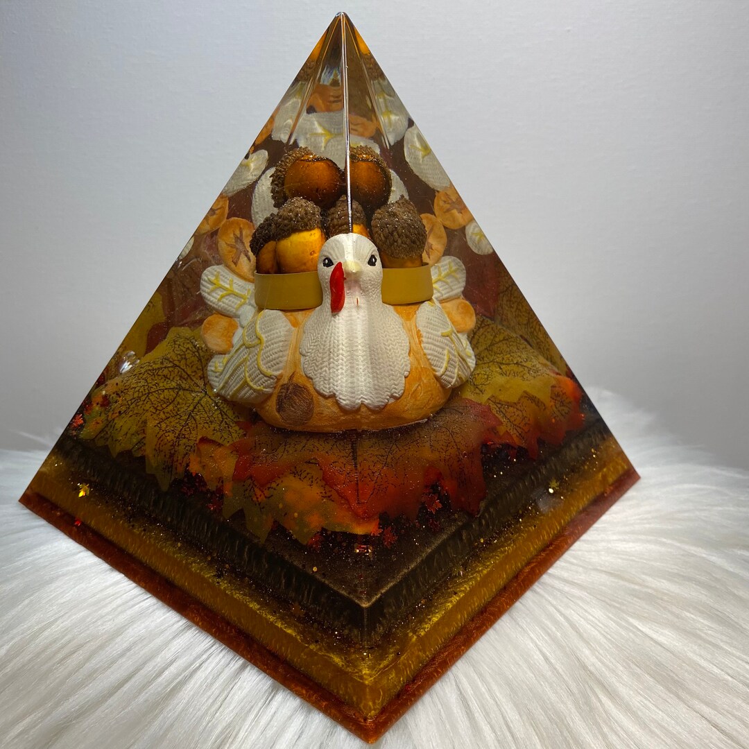 Thanksgiving Turkey Pyramid With Leaves and Acorns, Home Decor ...
