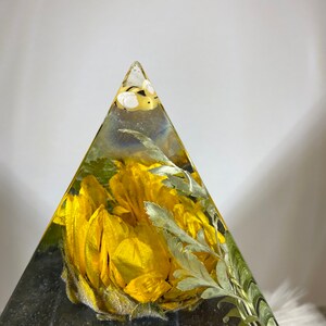 Sunflower Pyramid With Bee, Home Decor, Resin Pyramid - Etsy