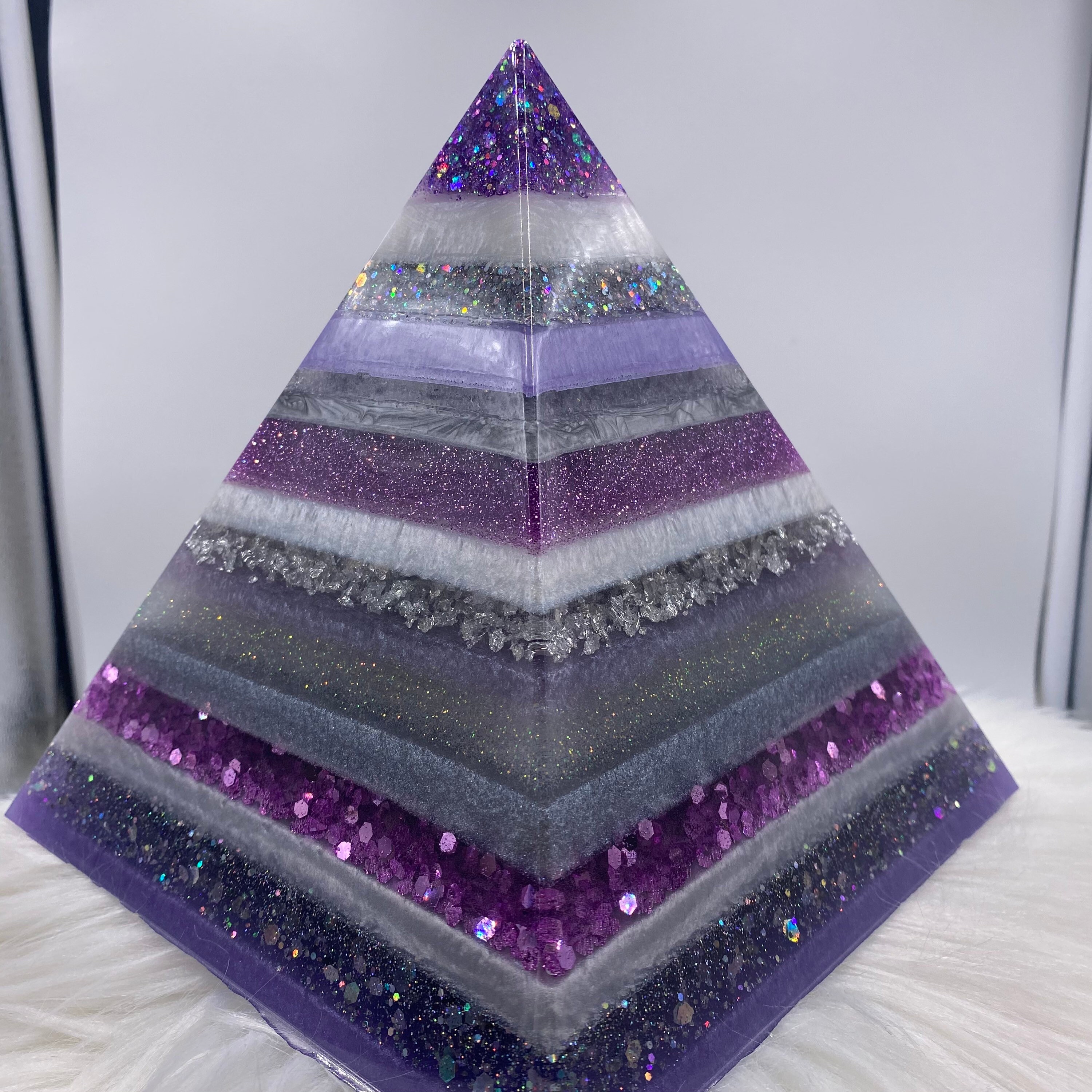 Home & Living White and Silver Pyramid Home Decor Lavender Resin ...