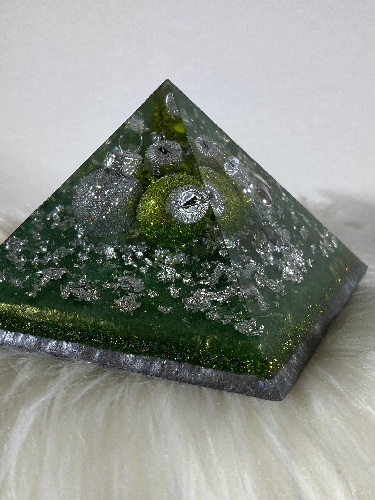 Green and Silver Ornament Mini Pyramid, Home Decor, Resin Pyramid - Etsy