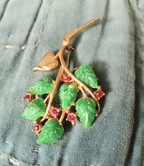 1950s Lucite Leaves brooch pin beautiful gold tone w … - Gem