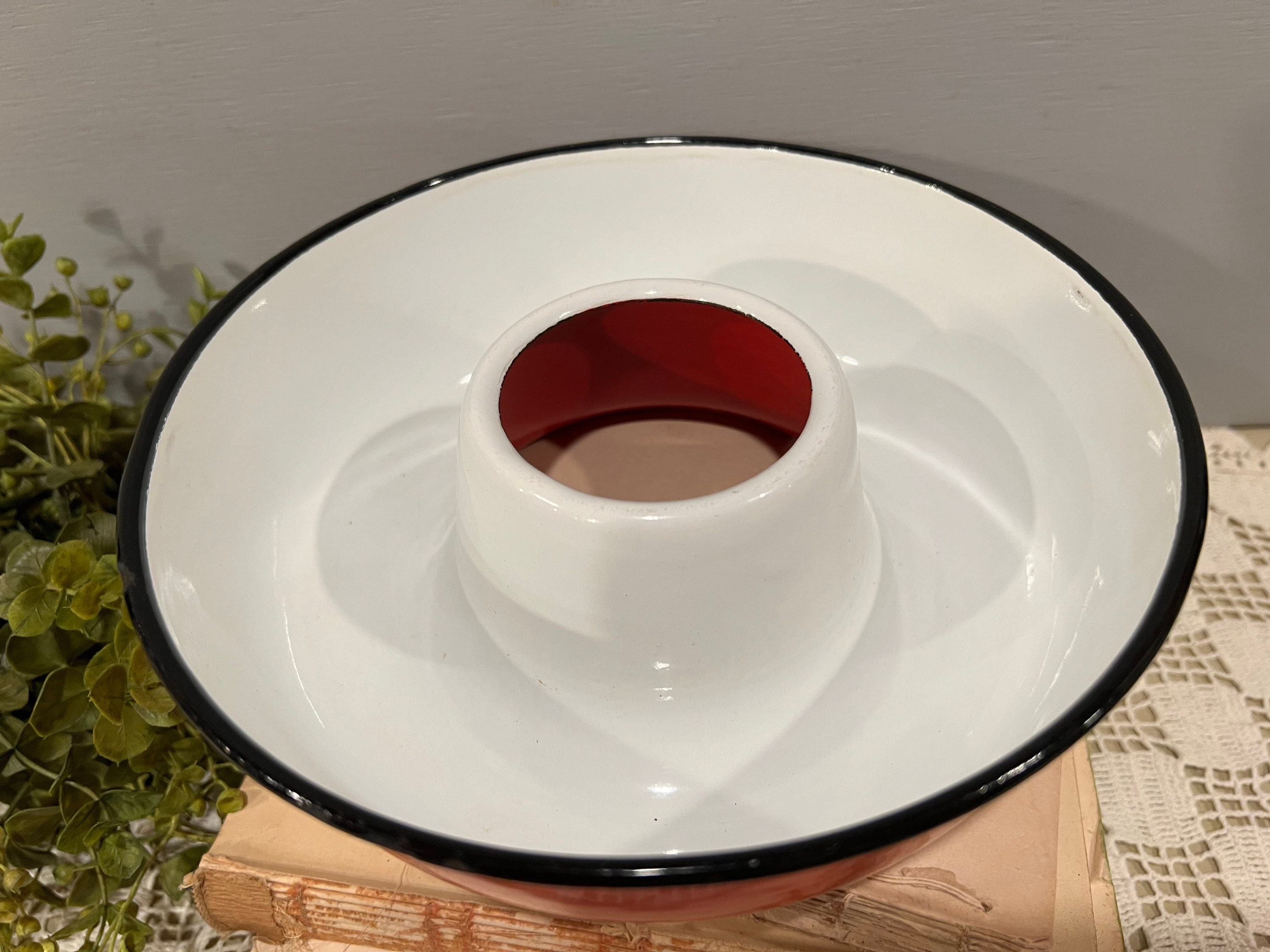 Vintage Cream Cityware Milwaukee Red /white Enamelware Bunt/ringmold - Etsy