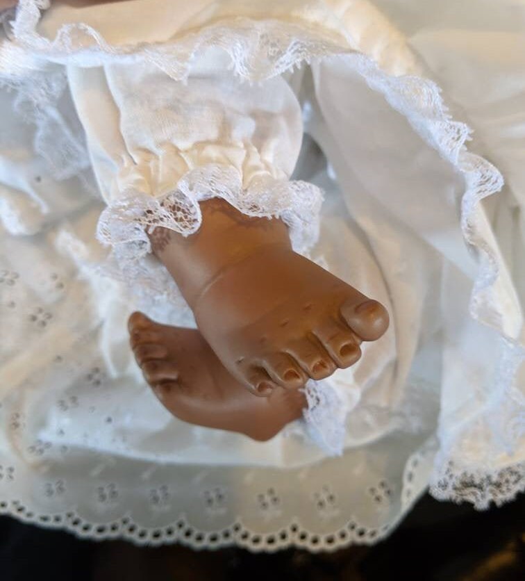 Jahrgang Theo Menzenbach Porzellan Babypuppe, 1988, bebe original, weiße Spitze Kleid, 3 Stück ...