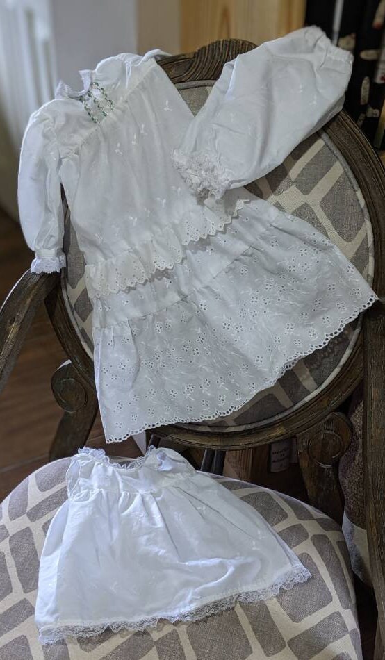 Jahrgang Theo Menzenbach Porzellan Babypuppe, 1988, bebe original, weiße Spitze Kleid, 3 Stück ...