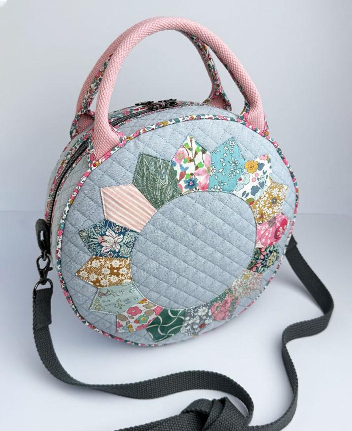 Carry Round Bag Pattern by Melly and Me - Includes Acrylic Dresden ...
