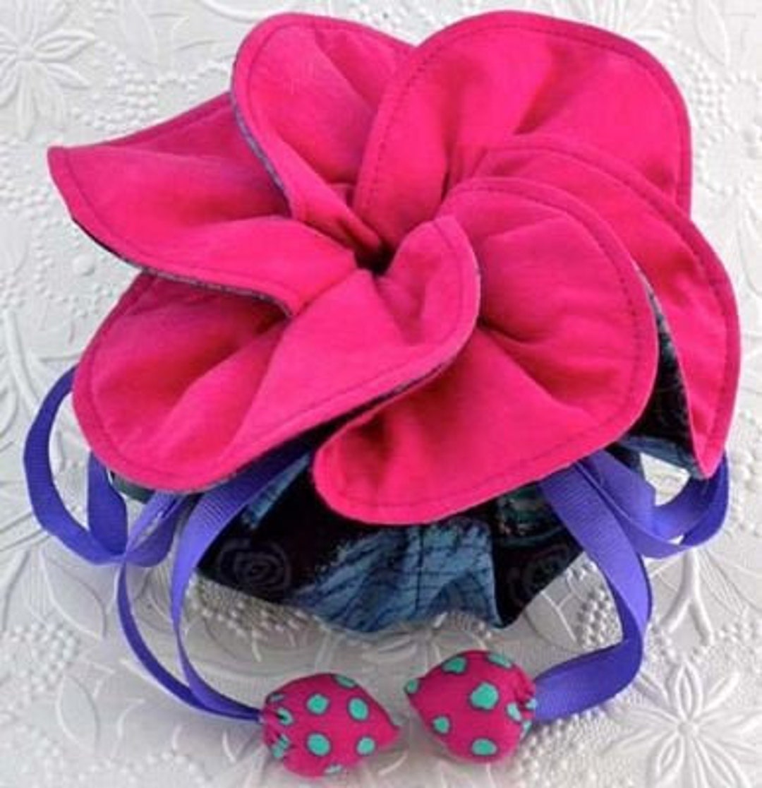 Petal Pouch Pattern by La Todera - Etsy
