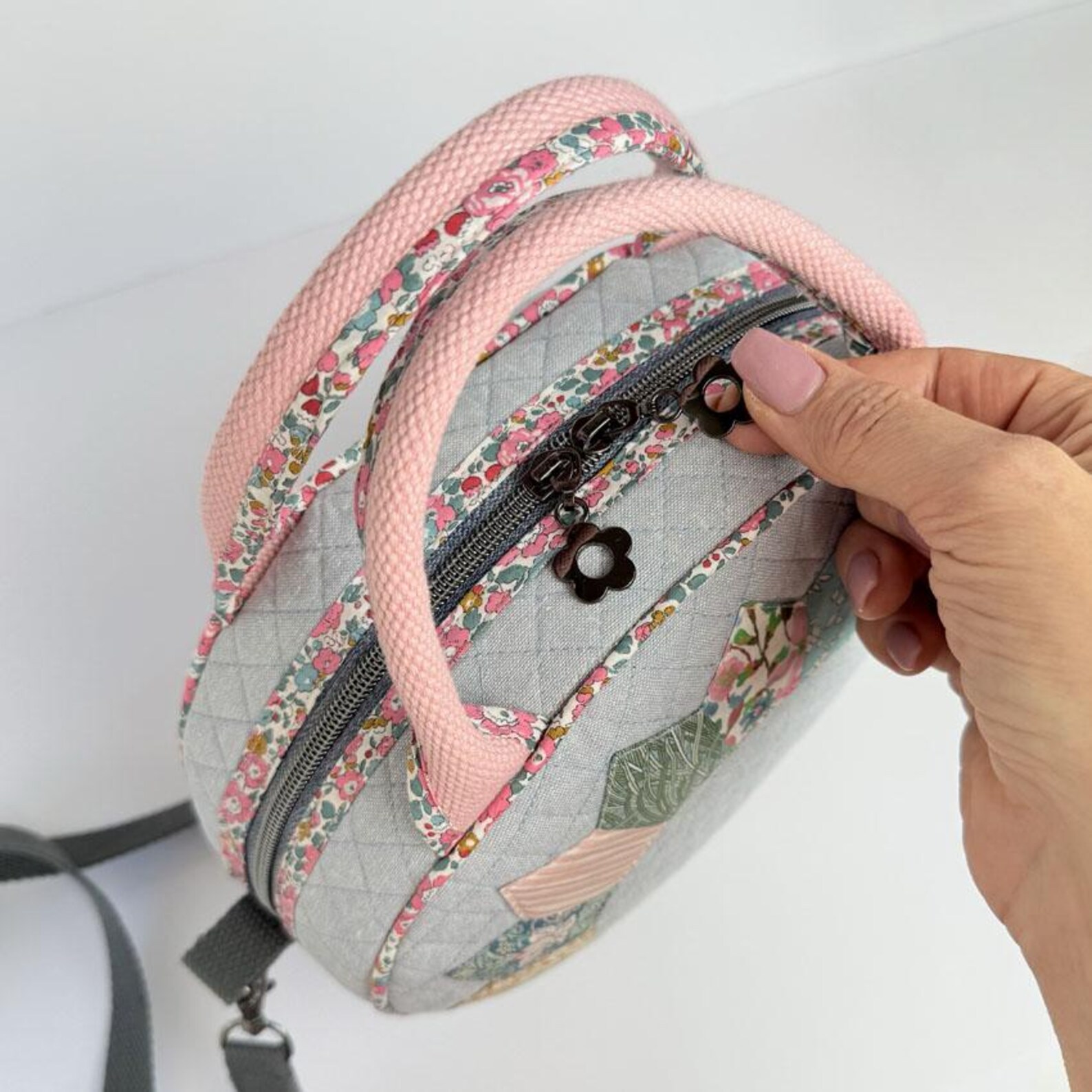Carry Round Bag Pattern by Melly and Me - Includes Acrylic Dresden ...