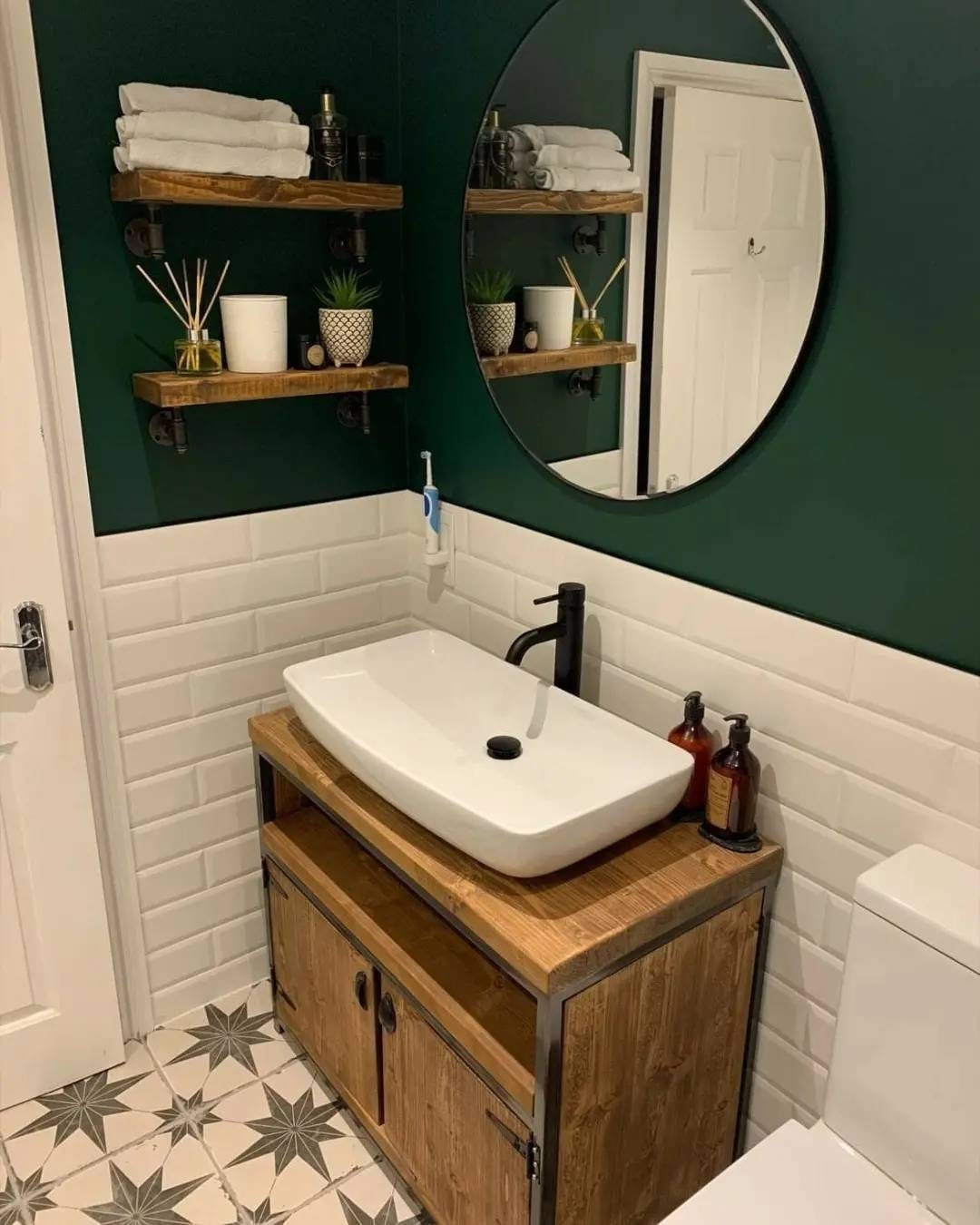 Vanity unit without basin store