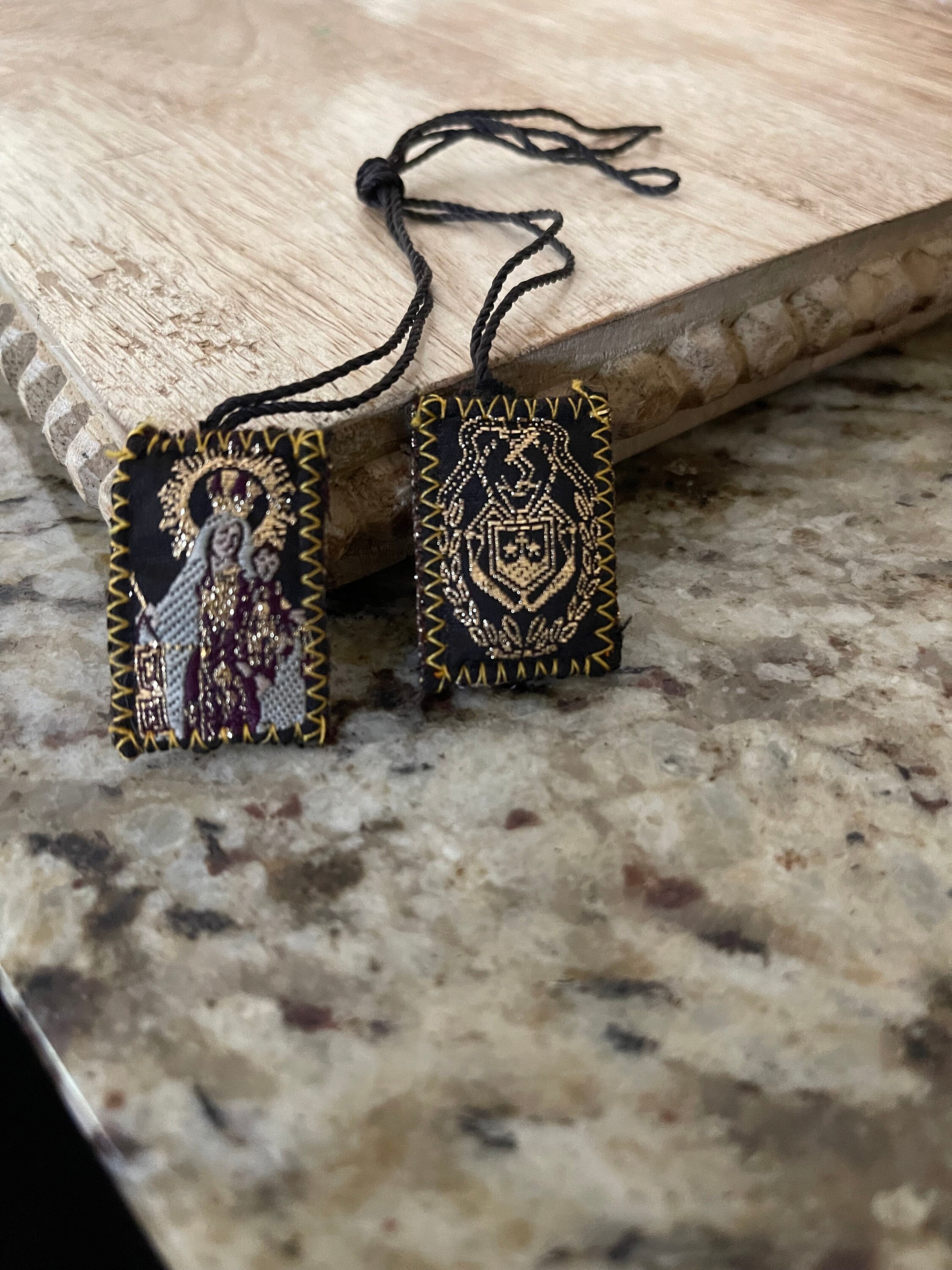 Scapular Virgen Mary Con Nino Embroidery Escapulario Virgen - Etsy