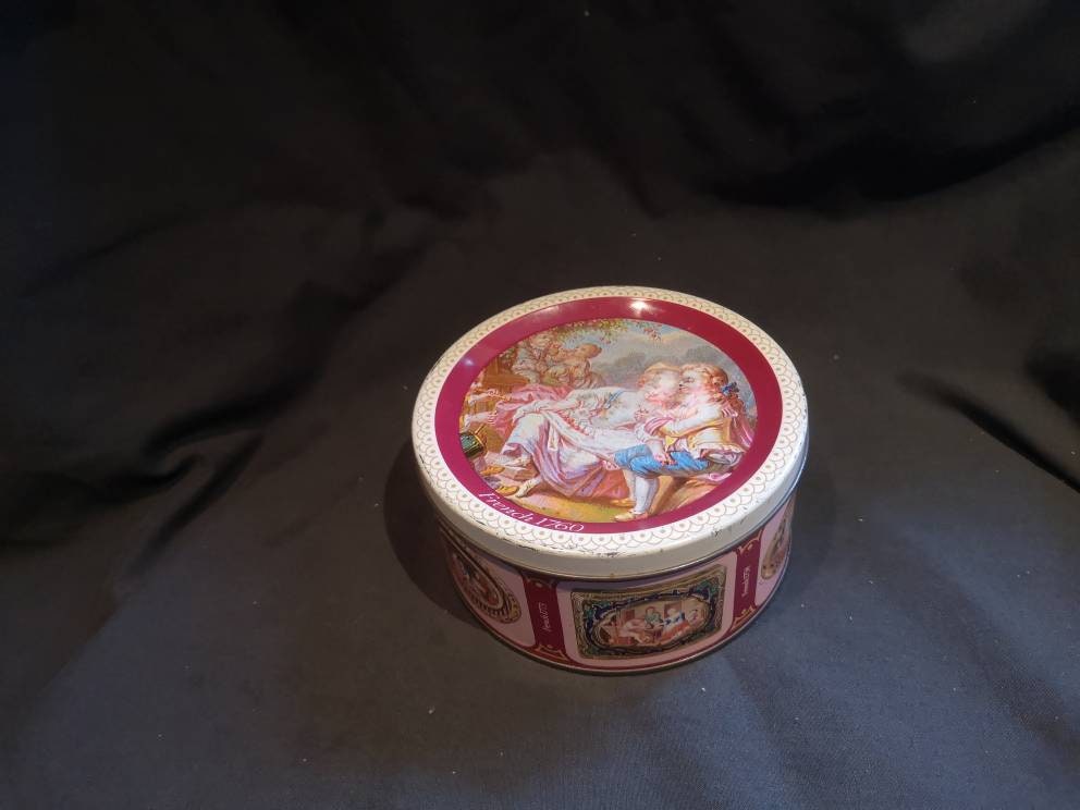 Vintage Macintosh Quality Street Chocolate Tin. 1940s Special Edition ...