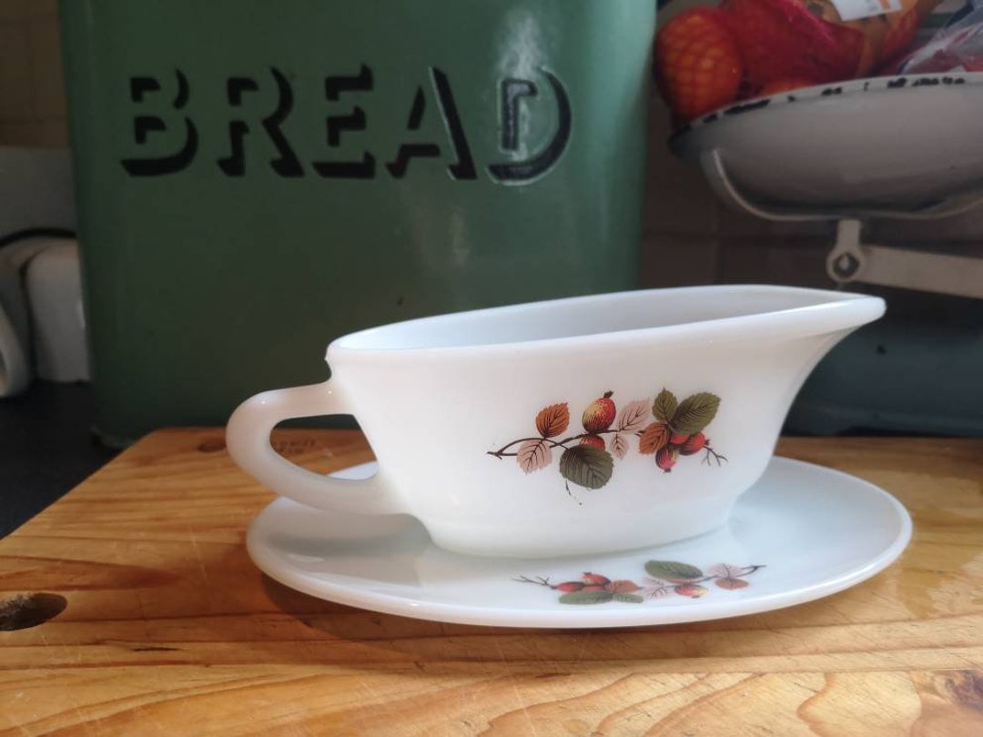 Vintage 1968 JAJ English Pyrex Rose Hip Designed Gravy Boat With Base ...