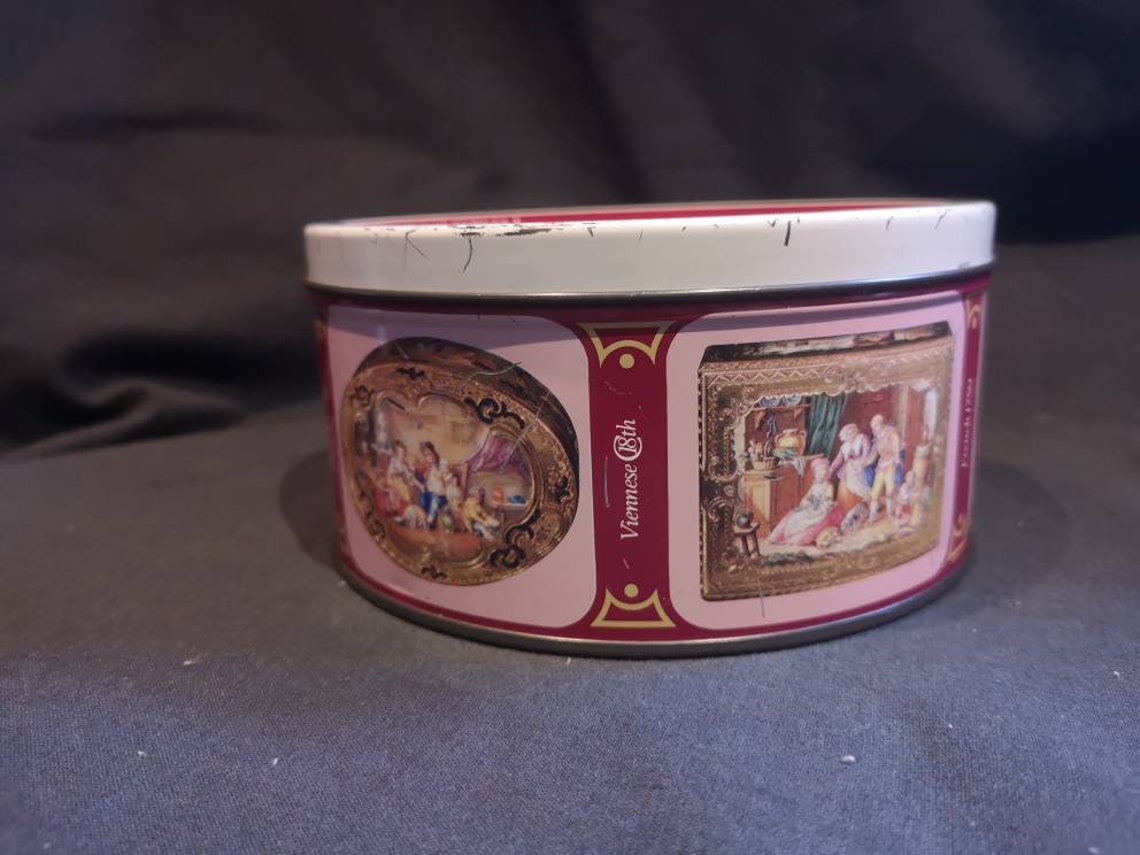 Vintage Macintosh Quality Street Chocolate Tin. 1940s Special Edition ...