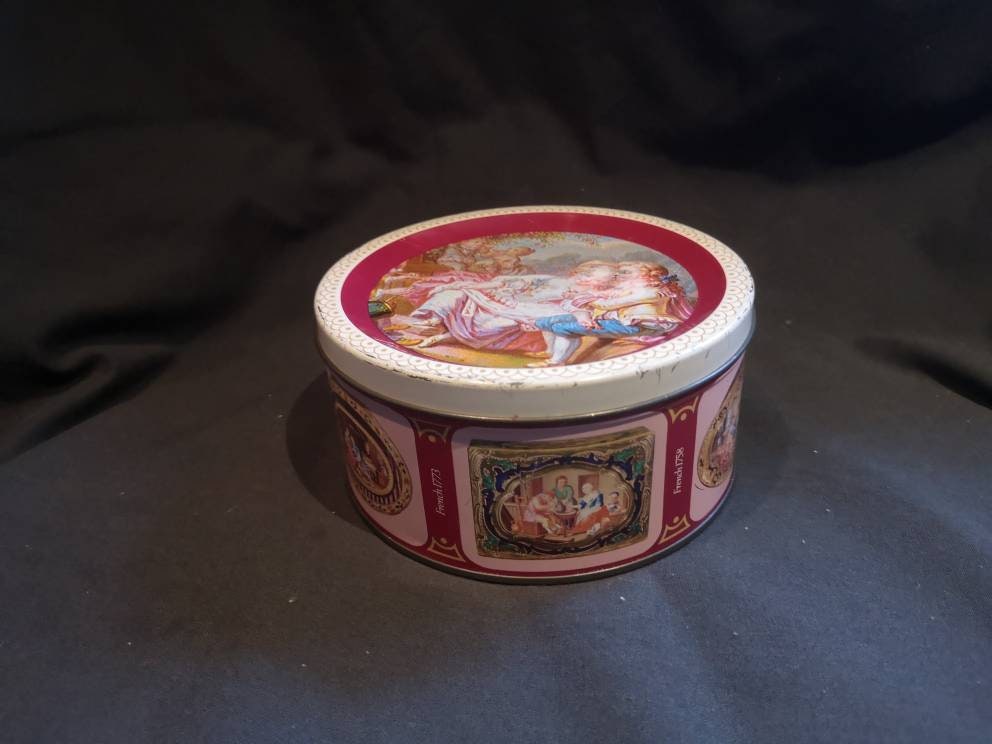 Vintage Macintosh Quality Street Chocolate Tin. 1940s Special Edition ...