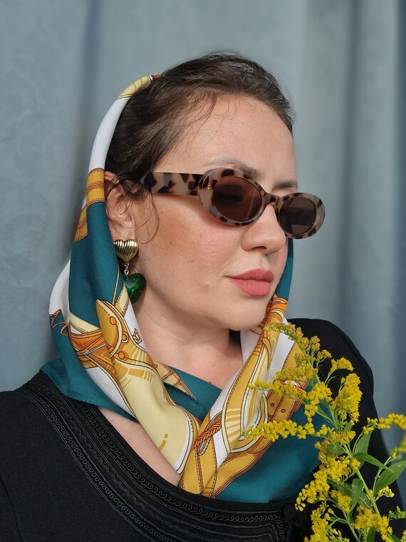 80/90 Vintage Italian Scarf in Green - Gem