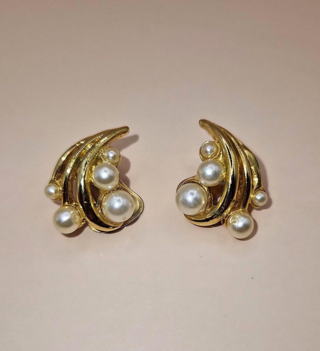 80s/90s Vintage Gold Tone Clip on Earrings With Pearls - Etsy