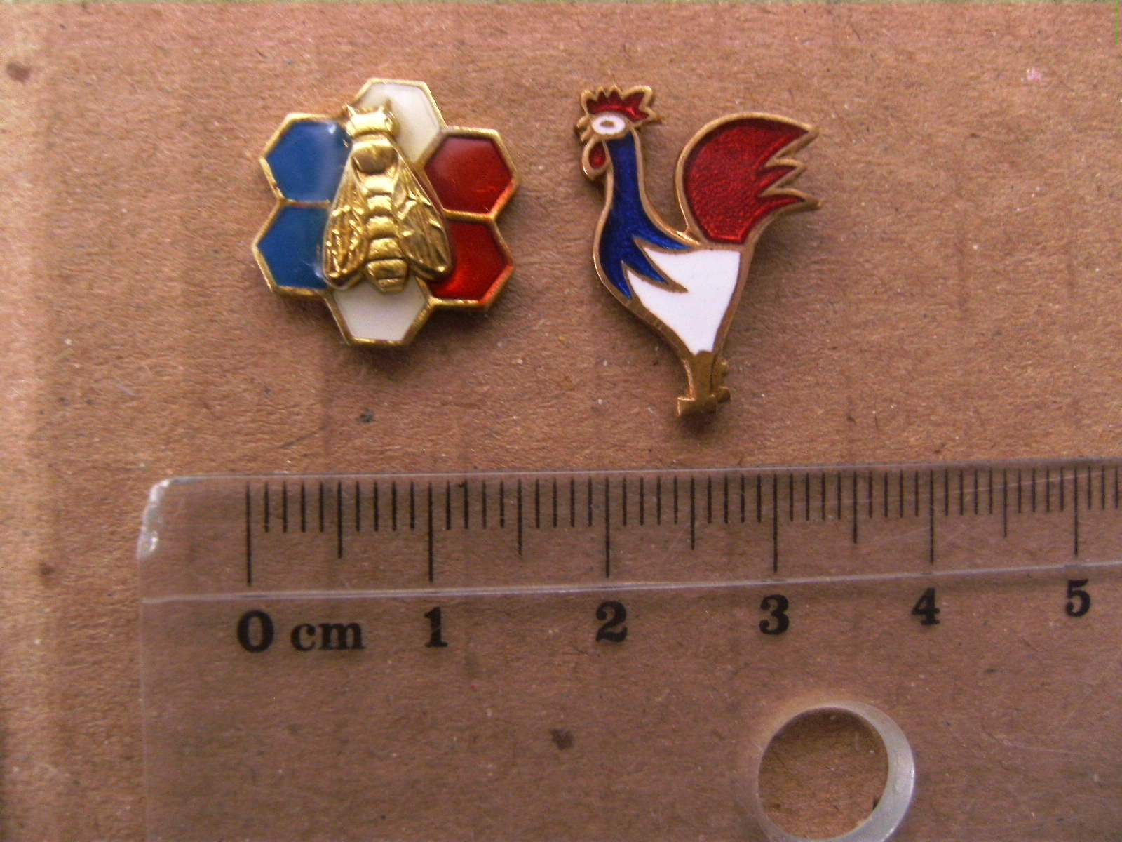 Bee and Rooster - Vintage Pin Badges - Etsy