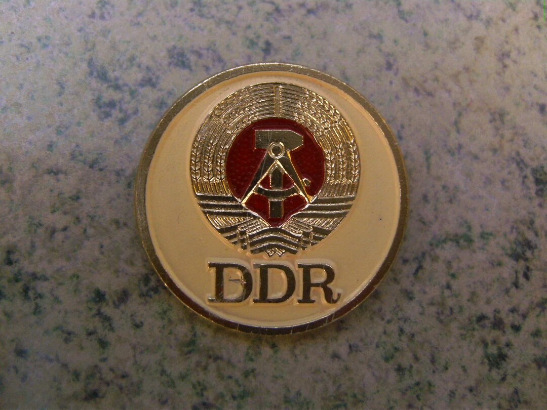 DDR GDR East Germany Coat of Arms Crest Communism Vintage Pin Badge ...