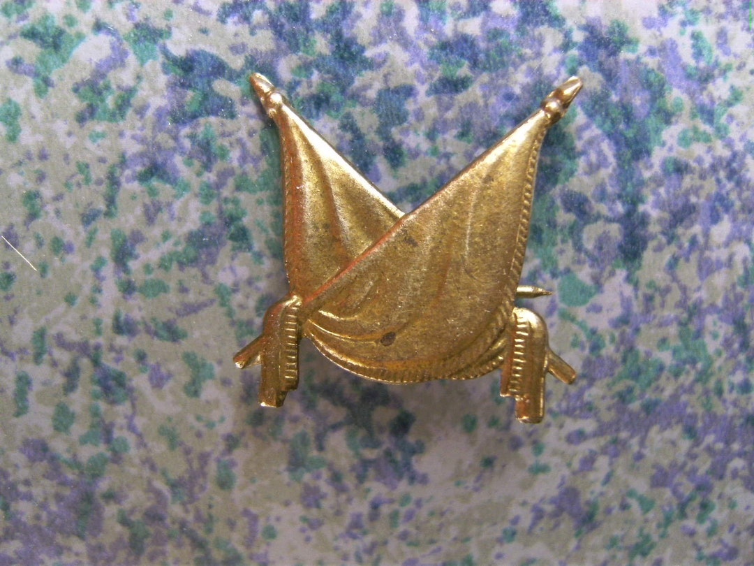 Crossed Flags - Vintage Pin Badge - Etsy