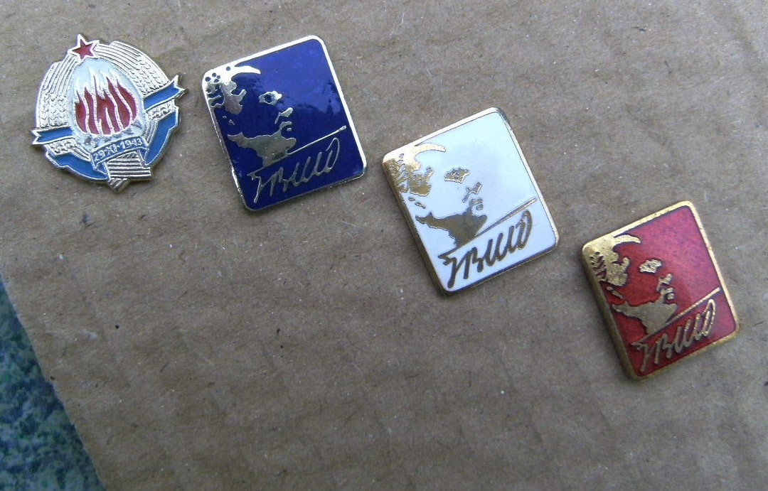 The Coat of Arms of Yugoslavia Pin Badge & TITO President of Yugoslavia ...