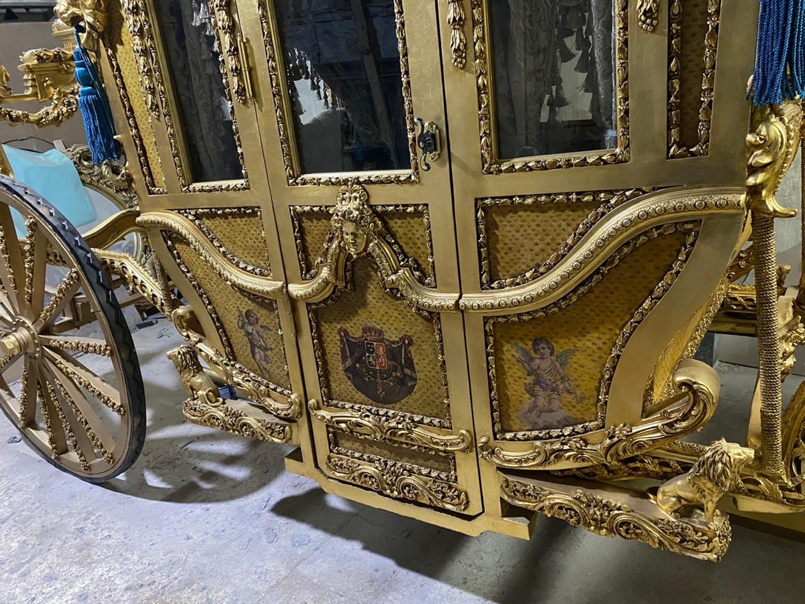 Baroque Horse-drawn Carriage Light Blue / Gold - Wedding - Royal Coach ...