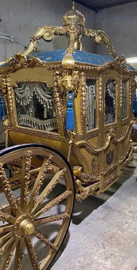 Baroque Horse-drawn Carriage Light Blue / Gold - Wedding - Royal Coach ...