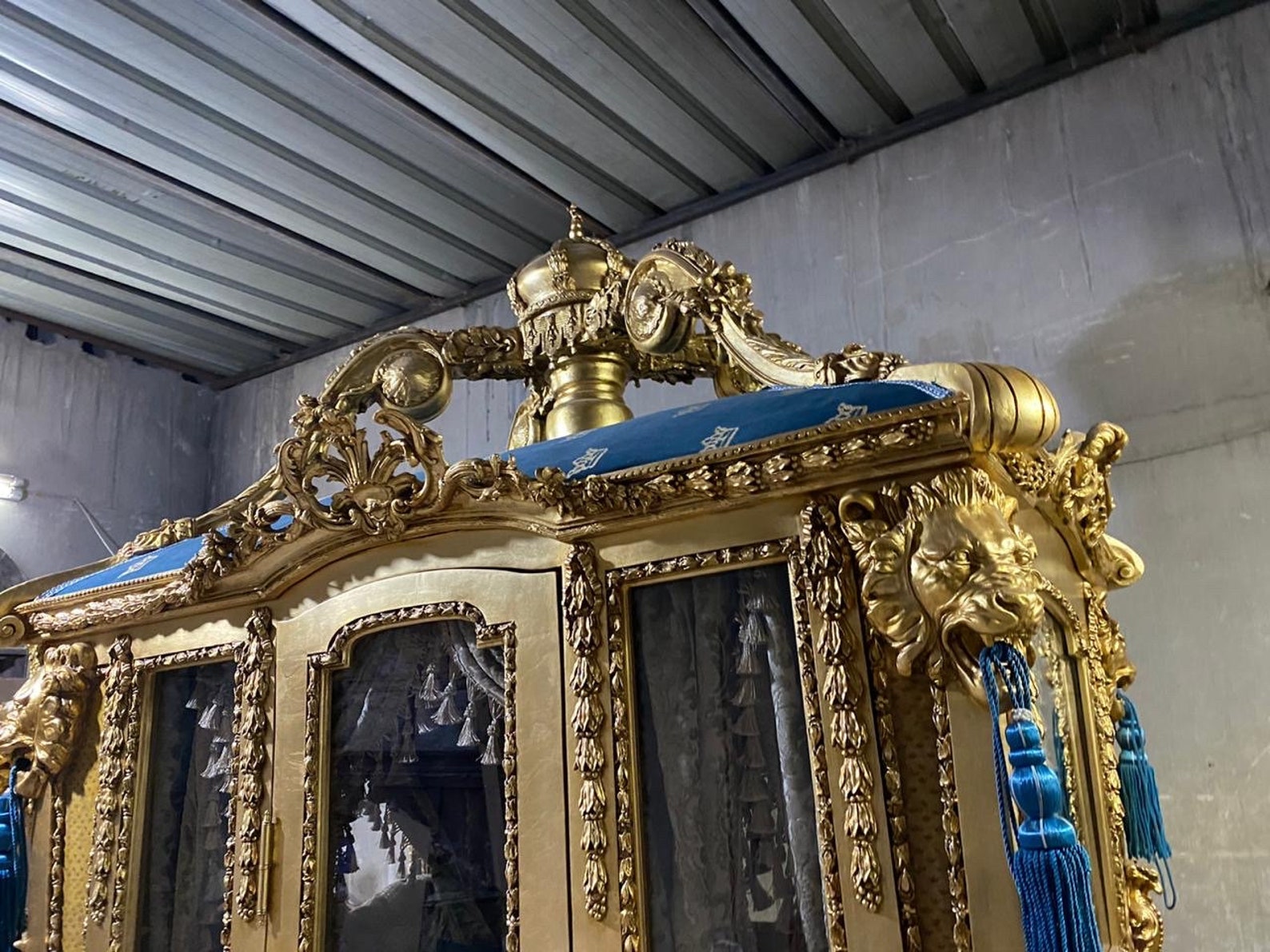 Baroque Horse-drawn Carriage Light Blue / Gold - Wedding - Royal Coach ...