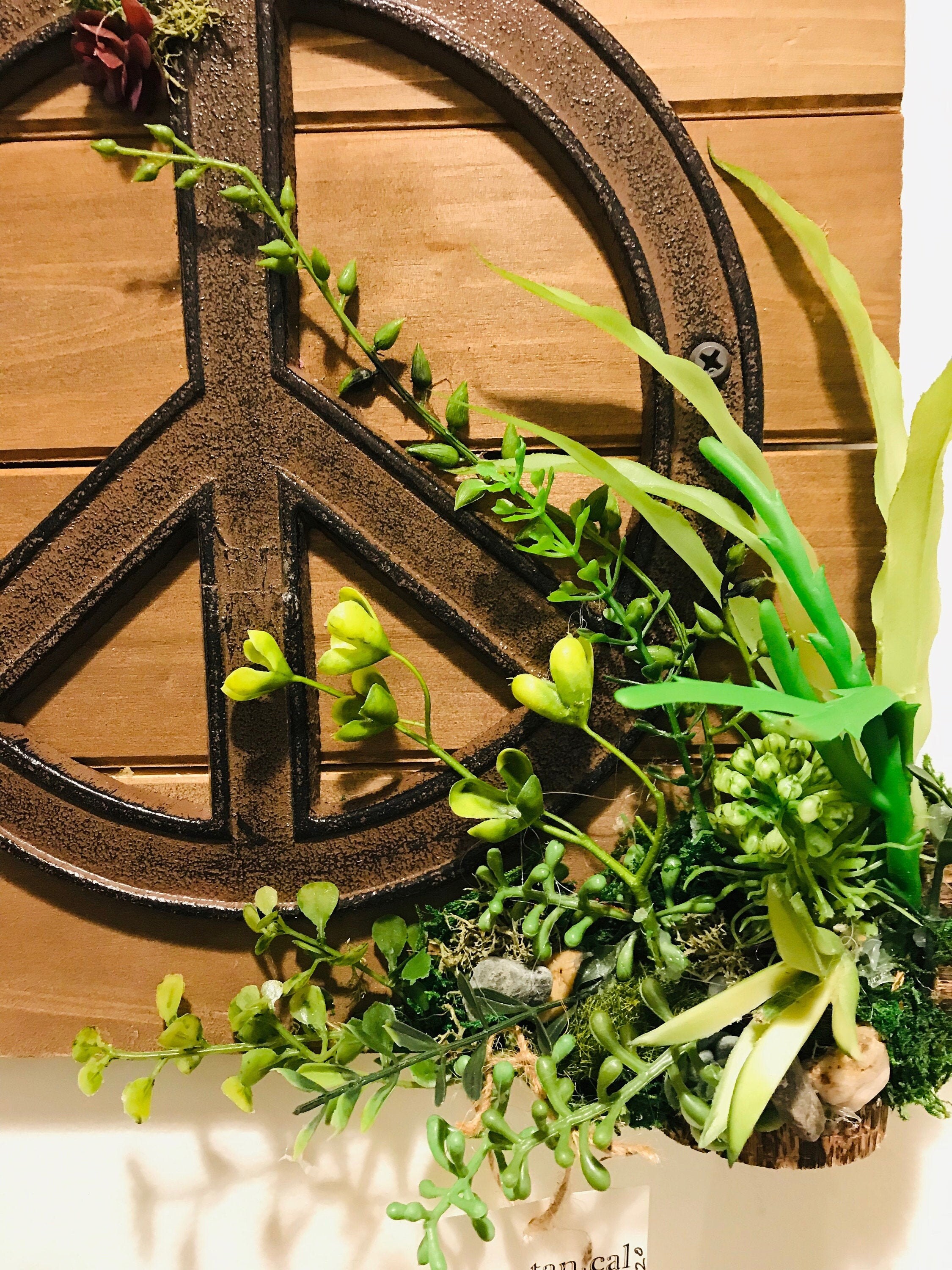 Iron Peace Sign on Wood Square Wall Hanging - Etsy.de