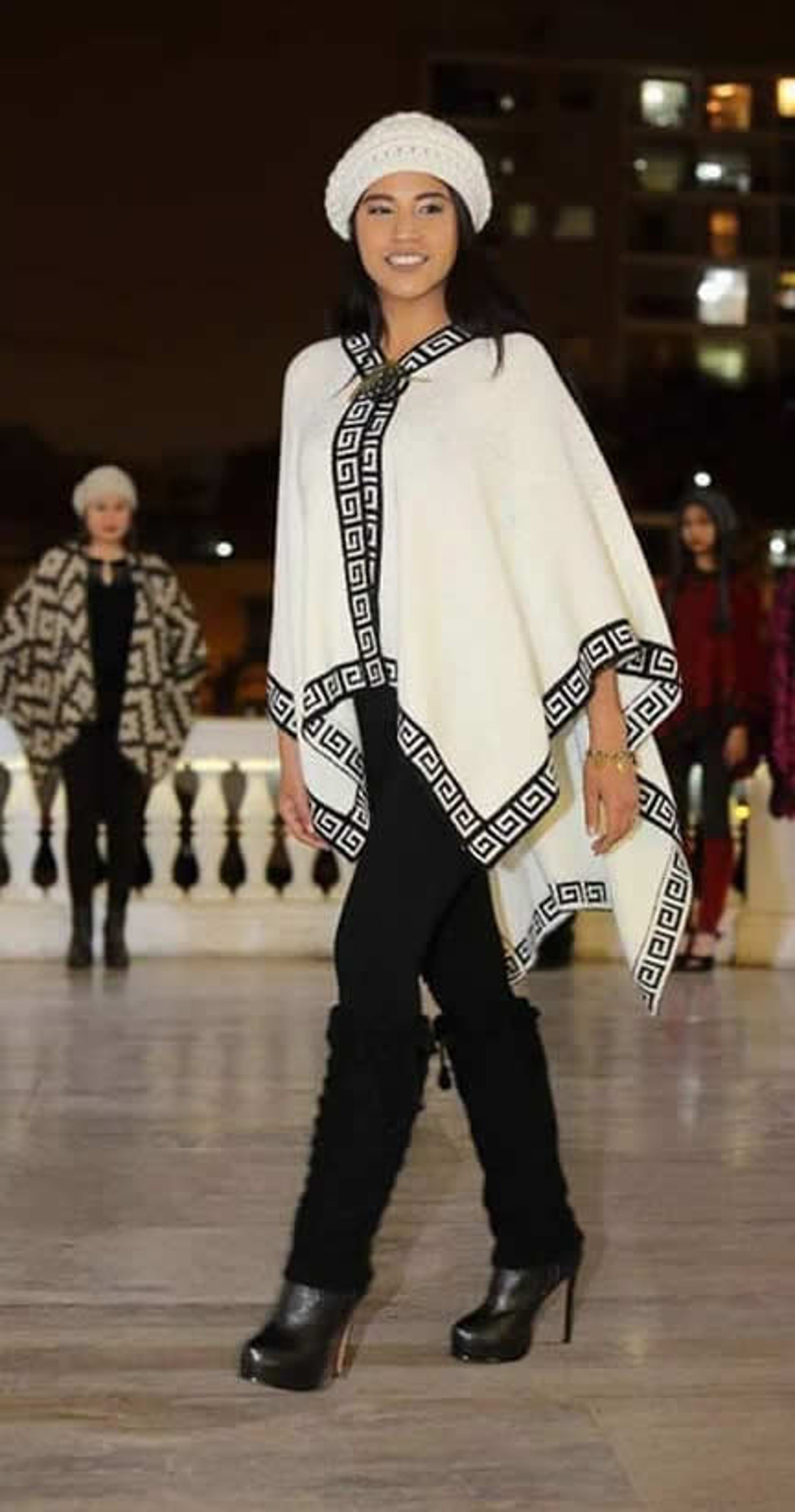 Luxurious Alpaca Ruana Wrap Classic Sleeveless Cape Alpaca - Etsy