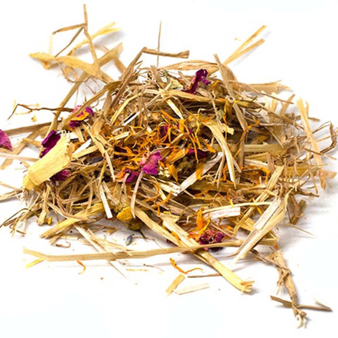 So Comfy Chickens Nesting Box Herbs & Straw: A Mixture of Sterilized ...