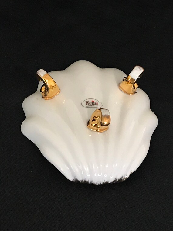 Regal porcelain footed bayeux shell shape dish - Gem
