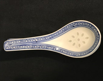 Vintage Chinese Open Carved Rice Grain Porcelain Blue and White ...