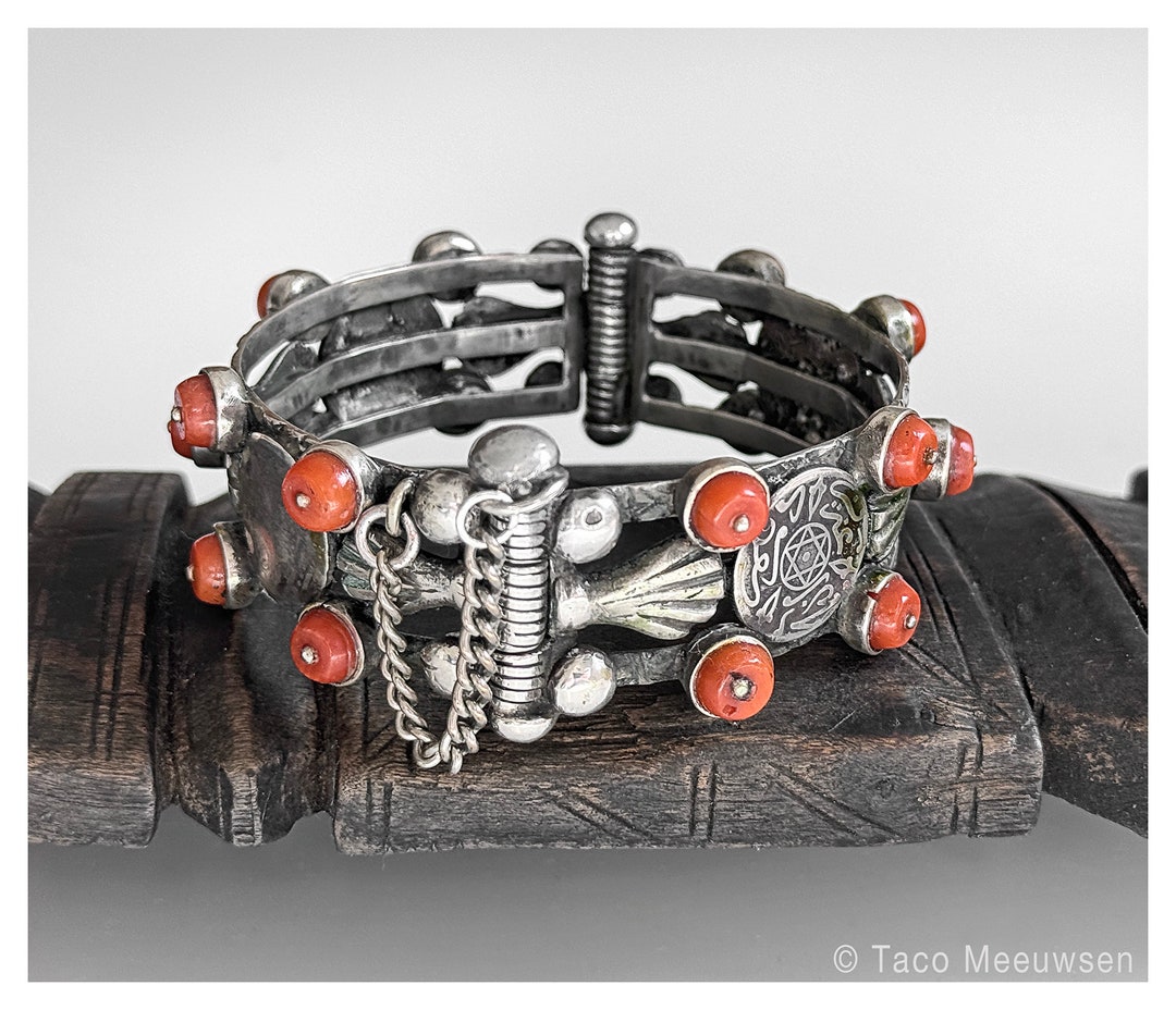 FLAWLESS MENTAGA BRACELET - Etsy