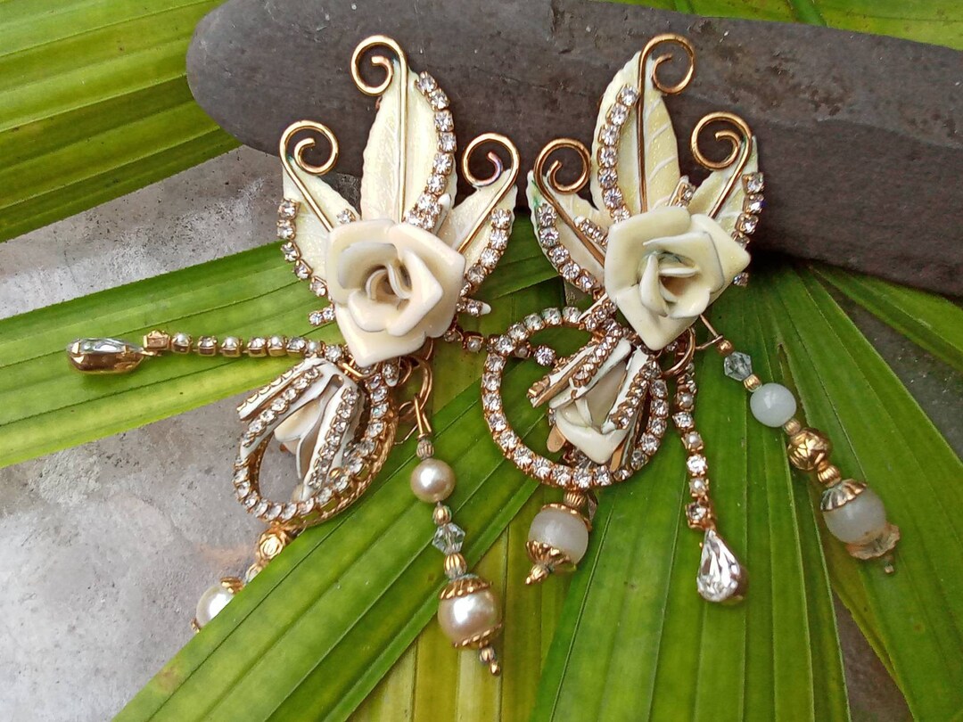 Lunch at the Ritz White Roses Clip Earrings - LATR Earring Clips - 3 3/ ...